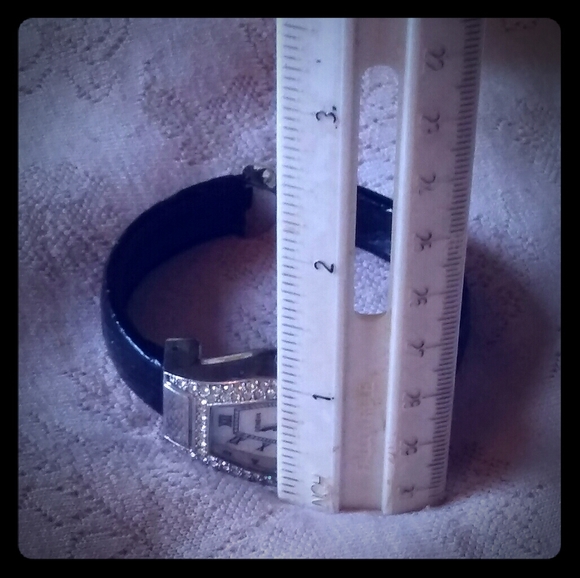 Geneva Elite | Accessories | Vintage Geneva Cz Bezel Hinged Bangle ...